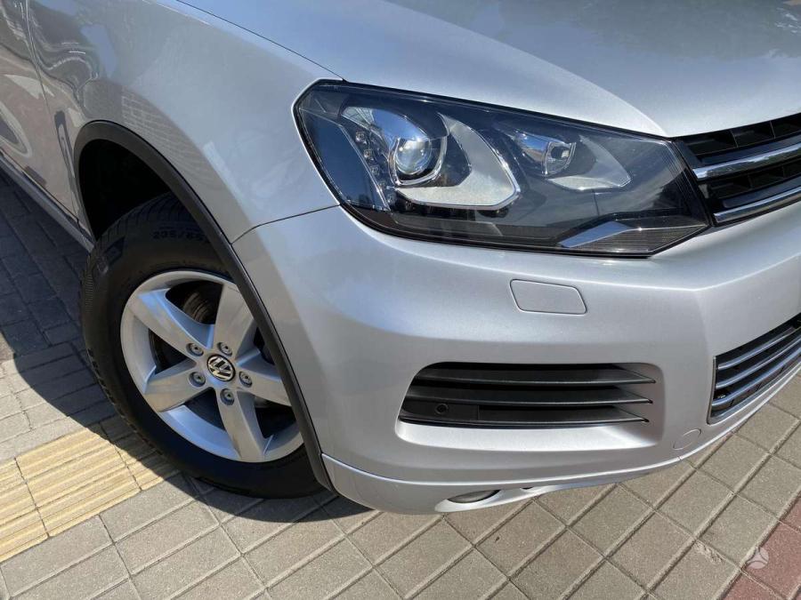 Pelēks Volkswagen Touareg 2010 Marijampole, ar dzinēja tilpumu 2.97 L un nobraukumu 265 tūkst. km par 9999 €, foto 9 vietnē AUTOMOTO.COM.LV