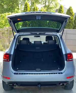 Pelēks Volkswagen Touareg 2010 Marijampole, ar dzinēja tilpumu 2.97 L un nobraukumu 265 tūkst. km par 9999 €, foto 18 vietnē AUTOMOTO.COM.LV