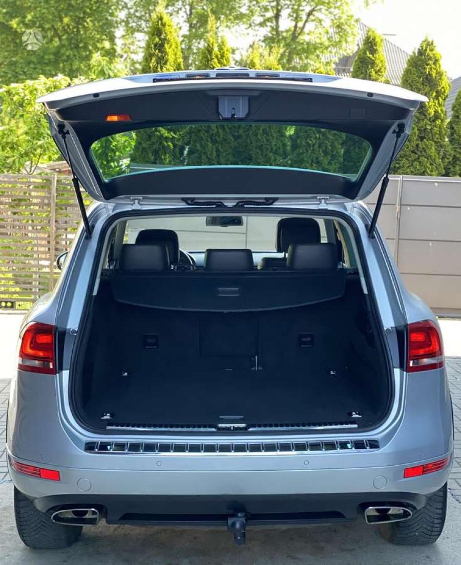 Pelēks Volkswagen Touareg 2010 Marijampole, ar dzinēja tilpumu 2.97 L un nobraukumu 265 tūkst. km par 9999 €, foto 18 vietnē AUTOMOTO.COM.LV