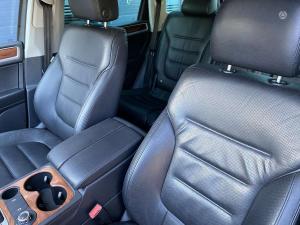 Pelēks Volkswagen Touareg 2010 Marijampole, ar dzinēja tilpumu 2.97 L un nobraukumu 265 tūkst. km par 9999 €, foto 22 vietnē AUTOMOTO.COM.LV