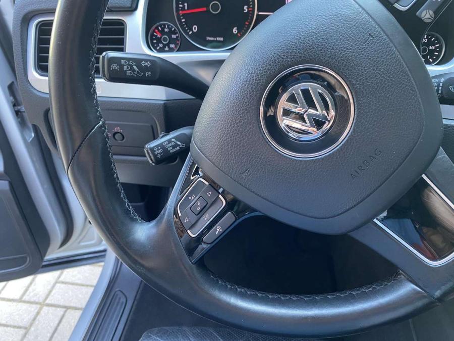 Pelēks Volkswagen Touareg 2010 Marijampole, ar dzinēja tilpumu 2.97 L un nobraukumu 265 tūkst. km par 9999 €, foto 23 vietnē AUTOMOTO.COM.LV