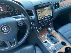 Pelēks Volkswagen Touareg 2010 Marijampole, ar dzinēja tilpumu 2.97 L un nobraukumu 265 tūkst. km par 9999 €, foto 26 vietnē AUTOMOTO.COM.LV