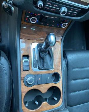 Pelēks Volkswagen Touareg 2010 Marijampole, ar dzinēja tilpumu 2.97 L un nobraukumu 265 tūkst. km par 9999 €, foto 29 vietnē AUTOMOTO.COM.LV