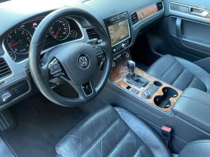 Pelēks Volkswagen Touareg 2010 Marijampole, ar dzinēja tilpumu 2.97 L un nobraukumu 265 tūkst. km par 9999 €, foto 30 vietnē AUTOMOTO.COM.LV
