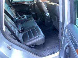 Pelēks Volkswagen Touareg 2010 Marijampole, ar dzinēja tilpumu 2.97 L un nobraukumu 265 tūkst. km par 9999 €, foto 35 vietnē AUTOMOTO.COM.LV