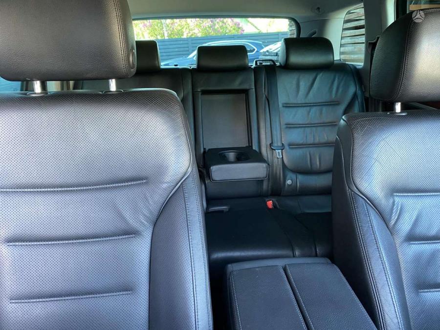 Pelēks Volkswagen Touareg 2010 Marijampole, ar dzinēja tilpumu 2.97 L un nobraukumu 265 tūkst. km par 9999 €, foto 37 vietnē AUTOMOTO.COM.LV
