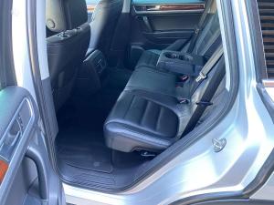 Pelēks Volkswagen Touareg 2010 Marijampole, ar dzinēja tilpumu 2.97 L un nobraukumu 265 tūkst. km par 9999 €, foto 38 vietnē AUTOMOTO.COM.LV