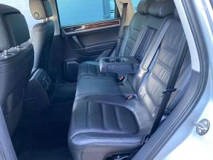 Pelēks Volkswagen Touareg 2010 Marijampole, ar dzinēja tilpumu 2.97 L un nobraukumu 265 tūkst. km par 9999 €, foto 39 vietnē AUTOMOTO.COM.LV