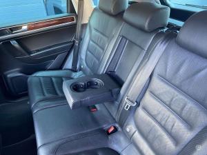 Pelēks Volkswagen Touareg 2010 Marijampole, ar dzinēja tilpumu 2.97 L un nobraukumu 265 tūkst. km par 9999 €, foto 40 vietnē AUTOMOTO.COM.LV