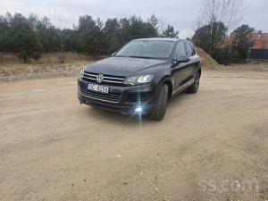 Grey Volkswagen Touareg 2011 in Daugavpils, with an engine capacity of 3.00 L and mileage of 327 thousand km for 10500 €, photo  on AUTOMOTO.COM.LV
