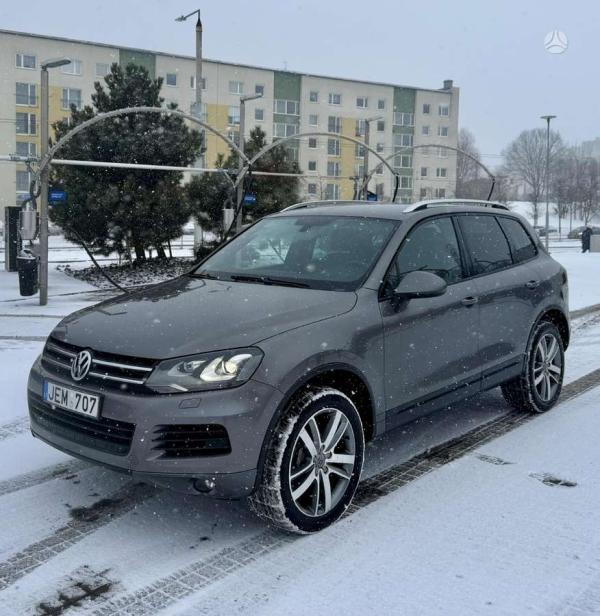 Pelēks Volkswagen Touareg 2011 Viļņa, ar dzinēja tilpumu 2.97 L un nobraukumu 308 tūkst. km par 6600 €, foto 1 vietnē AUTOMOTO.COM.LV