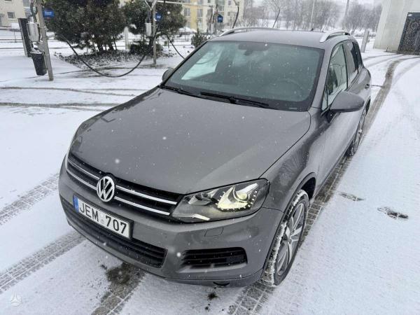 Pelēks Volkswagen Touareg 2011 Viļņa, ar dzinēja tilpumu 2.97 L un nobraukumu 308 tūkst. km par 6600 €, foto 2 vietnē AUTOMOTO.COM.LV
