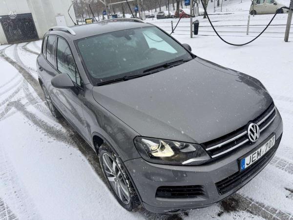 Pelēks Volkswagen Touareg 2011 Viļņa, ar dzinēja tilpumu 2.97 L un nobraukumu 308 tūkst. km par 6600 €, foto 3 vietnē AUTOMOTO.COM.LV