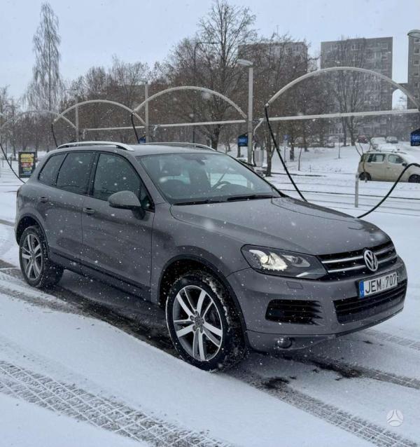 Pelēks Volkswagen Touareg 2011 Viļņa, ar dzinēja tilpumu 2.97 L un nobraukumu 308 tūkst. km par 6600 €, foto 4 vietnē AUTOMOTO.COM.LV