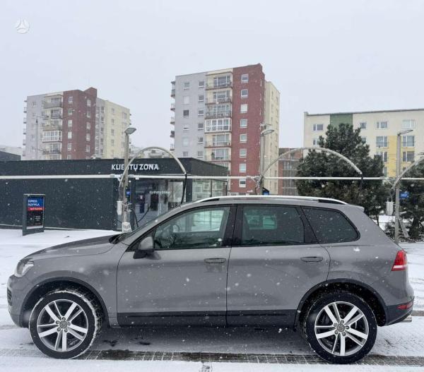 Pelēks Volkswagen Touareg 2011 Viļņa, ar dzinēja tilpumu 2.97 L un nobraukumu 308 tūkst. km par 6600 €, foto 6 vietnē AUTOMOTO.COM.LV
