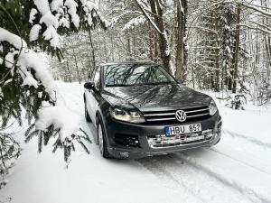 Grey Volkswagen Touareg 2011 in Vilnius, with an engine capacity of 3.00 L and mileage of 339 thousand km for 9000 €, photo  on AUTOMOTO.COM.LV