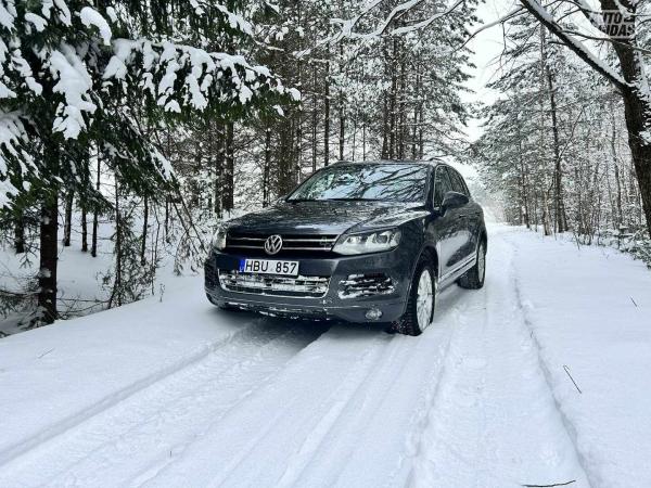Grey Volkswagen Touareg 2011 in Vilnius, with an engine capacity of 3.00 L and mileage of 339 thousand km for 9000 €, photo 2 on AUTOMOTO.COM.LV
