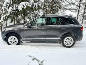 Grey Volkswagen Touareg 2011 in Vilnius, with an engine capacity of 3.00 L and mileage of 339 thousand km for 9000 €, photo 5 on AUTOMOTO.COM.LV