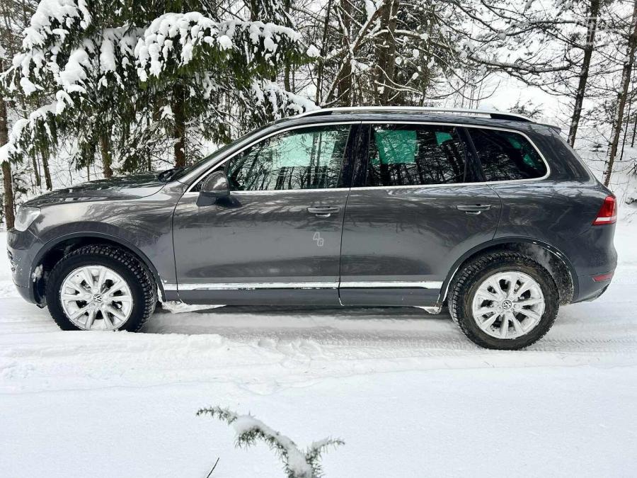Grey Volkswagen Touareg 2011 in Vilnius, with an engine capacity of 3.00 L and mileage of 339 thousand km for 9000 €, photo 5 on AUTOMOTO.COM.LV