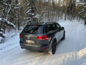 Pelēks Volkswagen Touareg 2011 Kauņa, ar dzinēja tilpumu 2.97 L un nobraukumu 308 tūkst. km par 10800 €, foto 5 vietnē AUTOMOTO.COM.LV