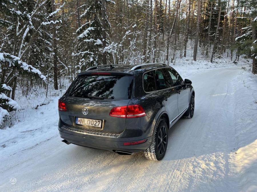 Pelēks Volkswagen Touareg 2011 Kauņa, ar dzinēja tilpumu 2.97 L un nobraukumu 308 tūkst. km par 10800 €, foto 5 vietnē AUTOMOTO.COM.LV