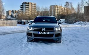 Grey Volkswagen Touareg 2011 in Vilnius, with an engine capacity of 2.97 L and mileage of 350 thousand km for 7400 €, photo  on AUTOMOTO.COM.LV