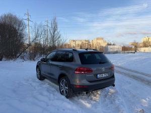 Grey Volkswagen Touareg 2011 in Vilnius, with an engine capacity of 2.97 L and mileage of 350 thousand km for 7400 €, photo 8 on AUTOMOTO.COM.LV
