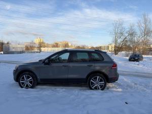 Grey Volkswagen Touareg 2011 in Vilnius, with an engine capacity of 2.97 L and mileage of 350 thousand km for 7400 €, photo 9 on AUTOMOTO.COM.LV