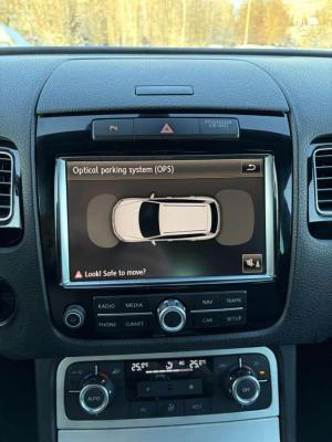 Grey Volkswagen Touareg 2011 in Vilnius, with an engine capacity of 2.97 L and mileage of 350 thousand km for 7400 €, photo 19 on AUTOMOTO.COM.LV