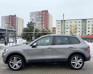 Pelēks Volkswagen Touareg 2011 Viļņa, ar dzinēja tilpumu 2.97 L un nobraukumu 370 tūkst. km par 7700 €, foto 5 vietnē AUTOMOTO.COM.LV