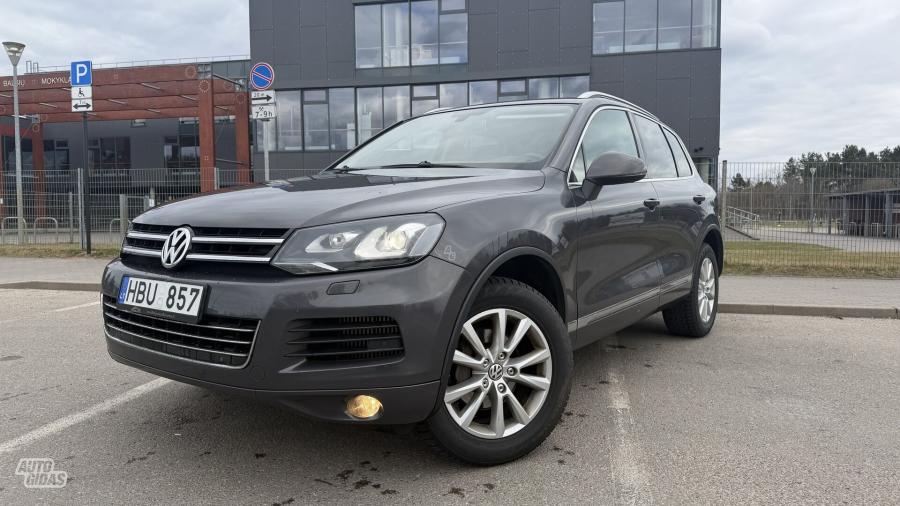 Grey Volkswagen Touareg 2011 in Vilnius, with an engine capacity of 3.00 L and mileage of 339 thousand km for 8000 €, photo 1 on AUTOMOTO.COM.LV