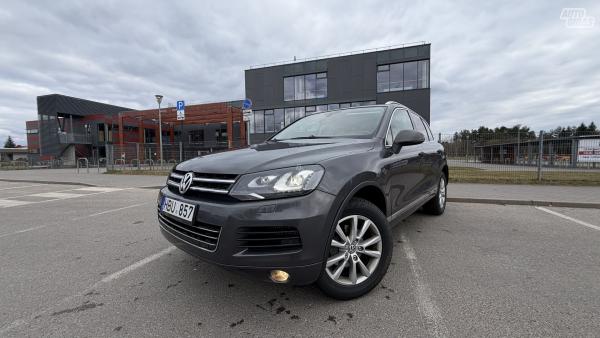 Grey Volkswagen Touareg 2011 in Vilnius, with an engine capacity of 3.00 L and mileage of 339 thousand km for 8000 €, photo 2 on AUTOMOTO.COM.LV