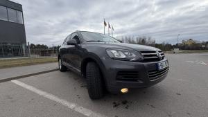 Grey Volkswagen Touareg 2011 in Vilnius, with an engine capacity of 3.00 L and mileage of 339 thousand km for 8000 €, photo 5 on AUTOMOTO.COM.LV