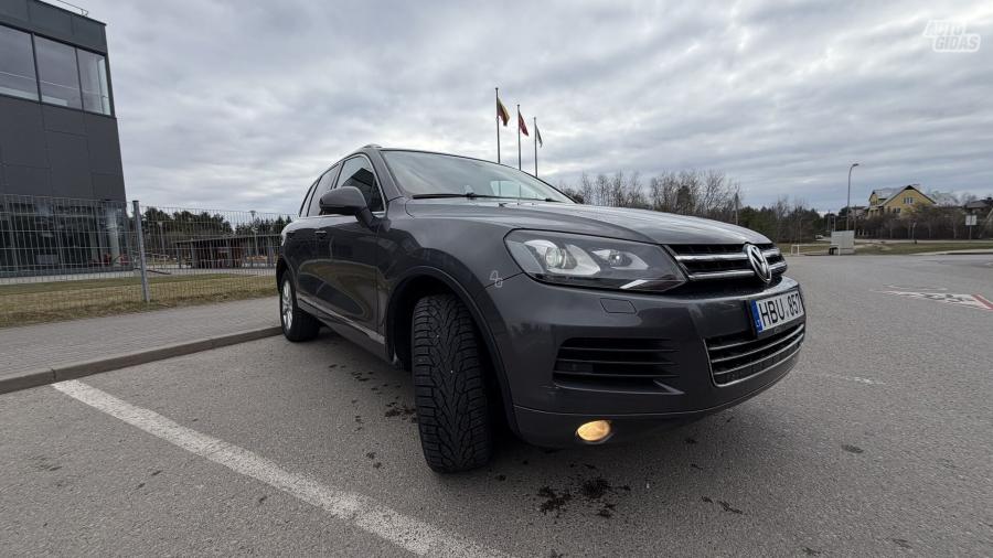 Grey Volkswagen Touareg 2011 in Vilnius, with an engine capacity of 3.00 L and mileage of 339 thousand km for 8000 €, photo 5 on AUTOMOTO.COM.LV