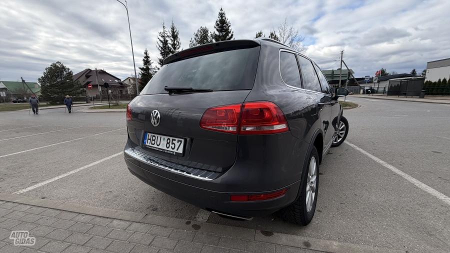 Grey Volkswagen Touareg 2011 in Vilnius, with an engine capacity of 3.00 L and mileage of 339 thousand km for 8000 €, photo 7 on AUTOMOTO.COM.LV