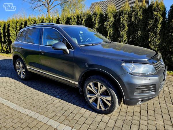 Pelēks Volkswagen Touareg 2011 Joniškis, ar dzinēja tilpumu 3.00 L un nobraukumu 374 tūkst. km par 8200 €, foto 1 vietnē AUTOMOTO.COM.LV