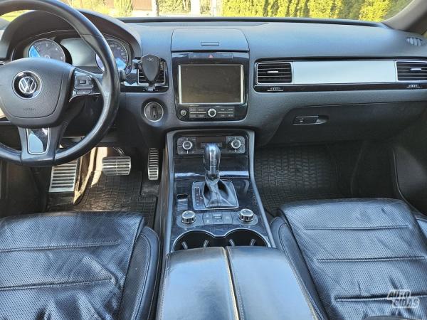 Pelēks Volkswagen Touareg 2011 Joniškis, ar dzinēja tilpumu 3.00 L un nobraukumu 374 tūkst. km par 8200 €, foto 5 vietnē AUTOMOTO.COM.LV