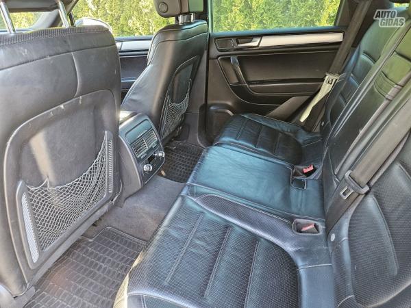 Pelēks Volkswagen Touareg 2011 Joniškis, ar dzinēja tilpumu 3.00 L un nobraukumu 374 tūkst. km par 8200 €, foto 6 vietnē AUTOMOTO.COM.LV