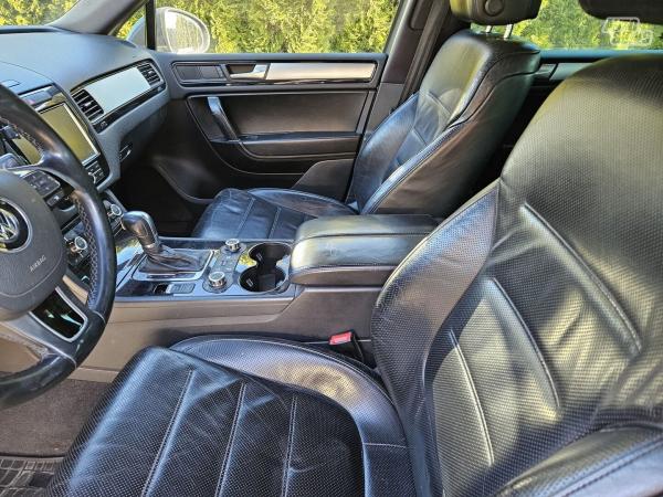 Pelēks Volkswagen Touareg 2011 Joniškis, ar dzinēja tilpumu 3.00 L un nobraukumu 374 tūkst. km par 8200 €, foto 8 vietnē AUTOMOTO.COM.LV