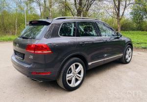 Pelēks Volkswagen Touareg 2011 Rīga, ar dzinēja tilpumu 3.00 L un nobraukumu 0 tūkst. km par 12500 €, foto 5 vietnē AUTOMOTO.COM.LV