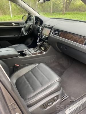 Pelēks Volkswagen Touareg 2011 Rīga, ar dzinēja tilpumu 3.00 L un nobraukumu 0 tūkst. km par 12500 €, foto 6 vietnē AUTOMOTO.COM.LV