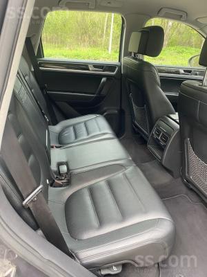 Pelēks Volkswagen Touareg 2011 Rīga, ar dzinēja tilpumu 3.00 L un nobraukumu 0 tūkst. km par 12500 €, foto 9 vietnē AUTOMOTO.COM.LV