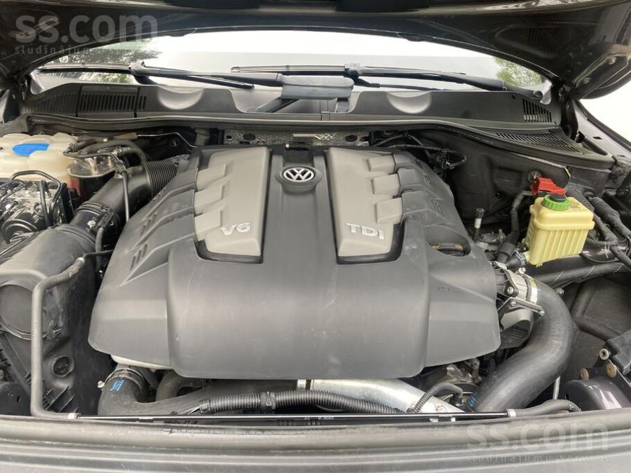 Pelēks Volkswagen Touareg 2011 Rīga, ar dzinēja tilpumu 3.00 L un nobraukumu 0 tūkst. km par 12500 €, foto 12 vietnē AUTOMOTO.COM.LV