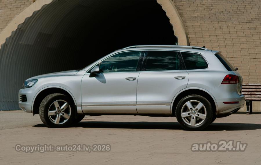 Pelēks Volkswagen Touareg 2011 Tallina, ar dzinēja tilpumu 3.00 L un nobraukumu 265 tūkst. km par 11900 €, foto 5 vietnē AUTOMOTO.COM.LV