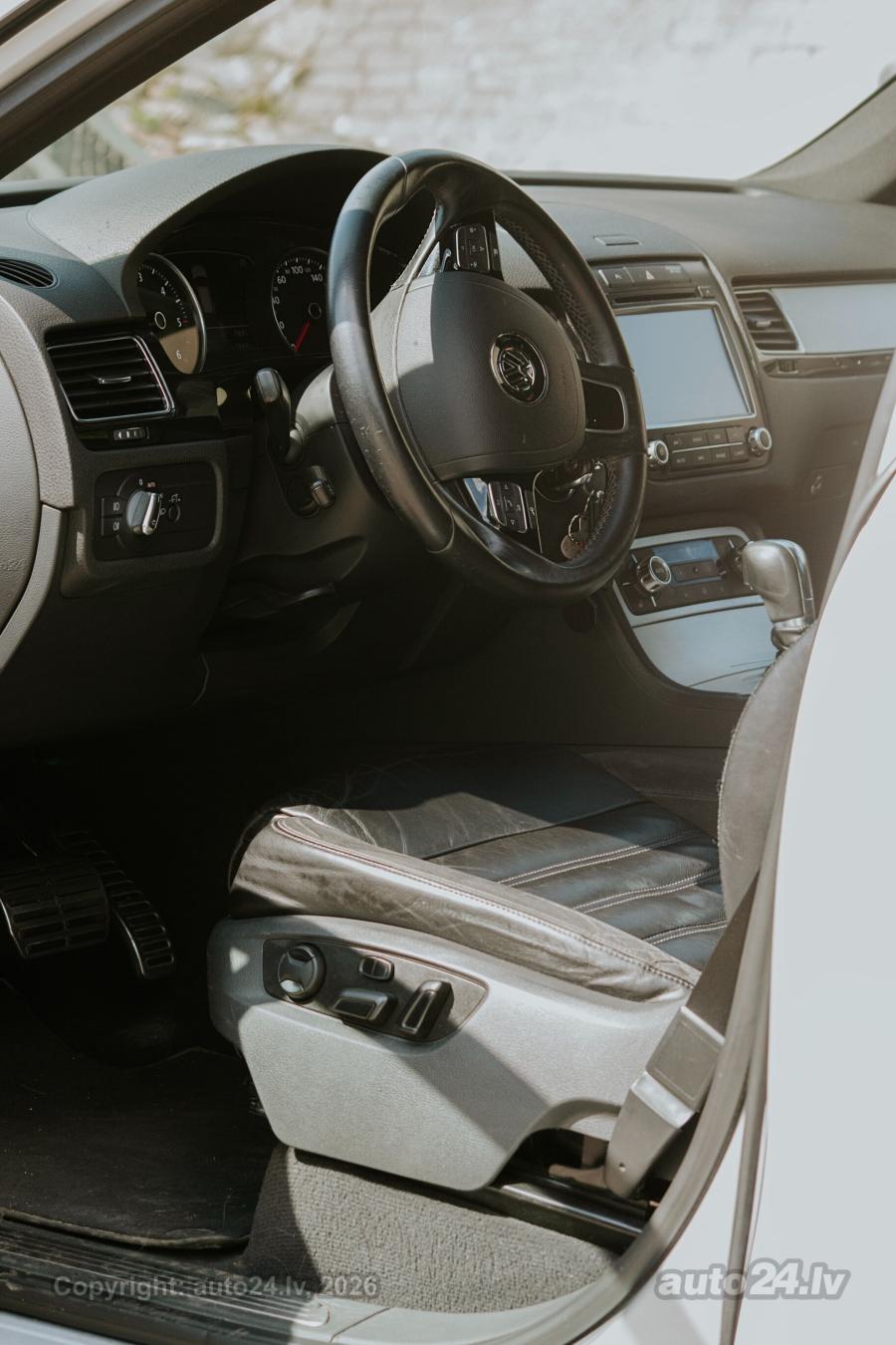Pelēks Volkswagen Touareg 2011 Tallina, ar dzinēja tilpumu 3.00 L un nobraukumu 265 tūkst. km par 11900 €, foto 11 vietnē AUTOMOTO.COM.LV