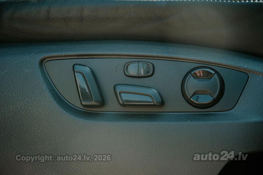 Pelēks Volkswagen Touareg 2011 Tallina, ar dzinēja tilpumu 3.00 L un nobraukumu 265 tūkst. km par 11900 €, foto 13 vietnē AUTOMOTO.COM.LV