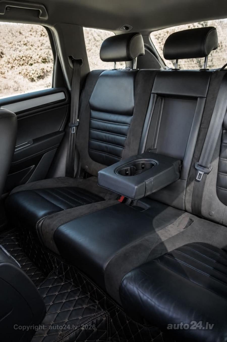 Pelēks Volkswagen Touareg 2011 Tallina, ar dzinēja tilpumu 3.00 L un nobraukumu 265 tūkst. km par 11900 €, foto 16 vietnē AUTOMOTO.COM.LV