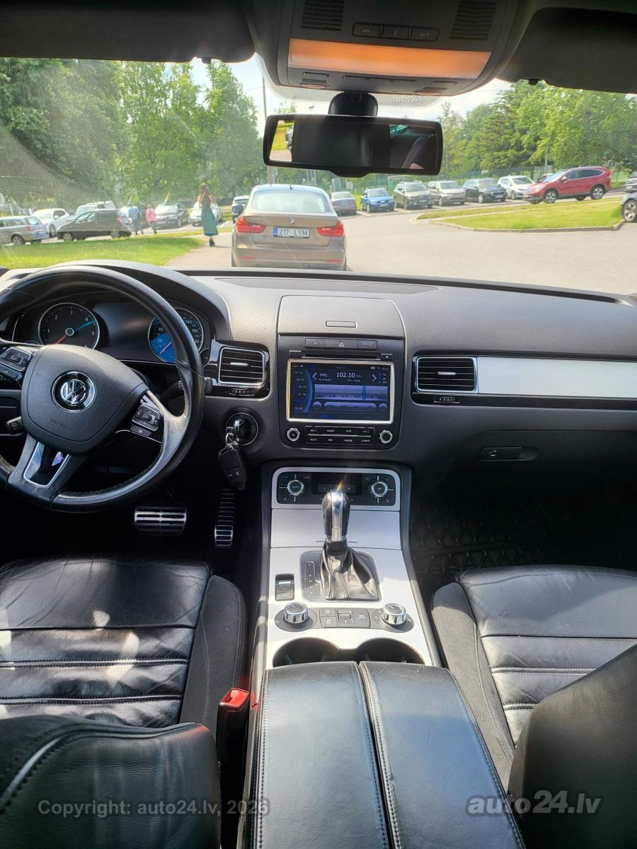 Pelēks Volkswagen Touareg 2011 Tallina, ar dzinēja tilpumu 3.00 L un nobraukumu 265 tūkst. km par 11900 €, foto 17 vietnē AUTOMOTO.COM.LV