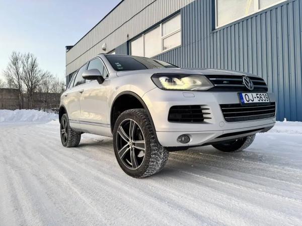 Grey Volkswagen Touareg 2011 in Rezekne, with an engine capacity of 3.00 L and mileage of 256 thousand km for 11500 €, photo 2 on AUTOMOTO.COM.LV