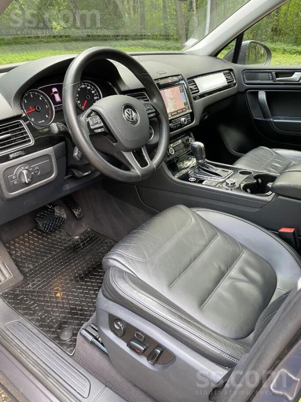 Grey Volkswagen Touareg 2011 in Riga, with an engine capacity of 3.00 L and mileage of 0 thousand km for 11700 €, photo 6 on AUTOMOTO.COM.LV